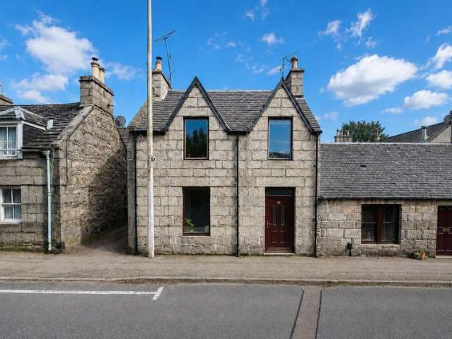 4 Bedroom End Of Terrace House