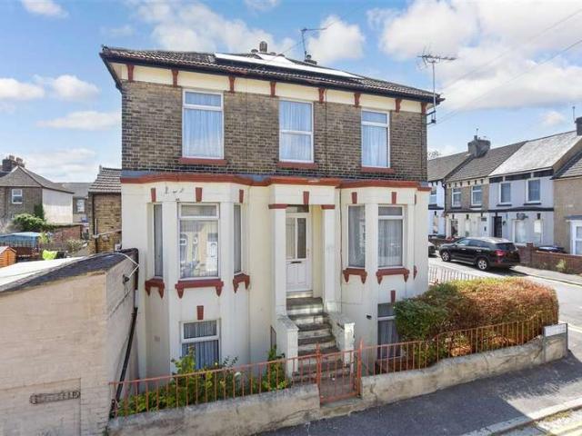 4 Bedroom End Of Terrace House