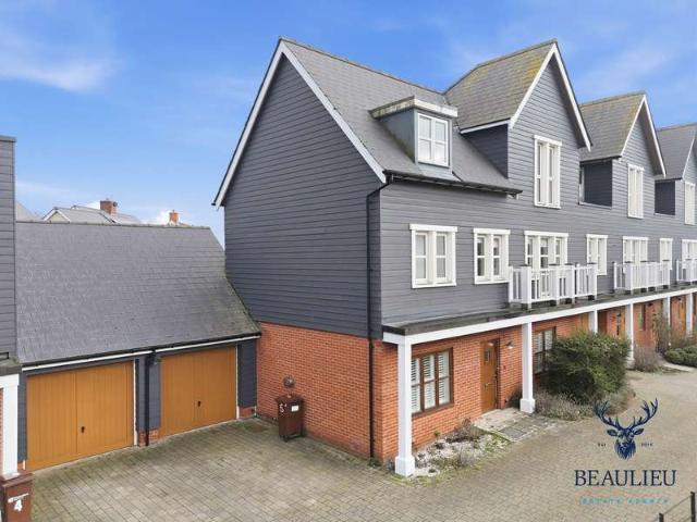 4 Bedroom End Of Terrace House