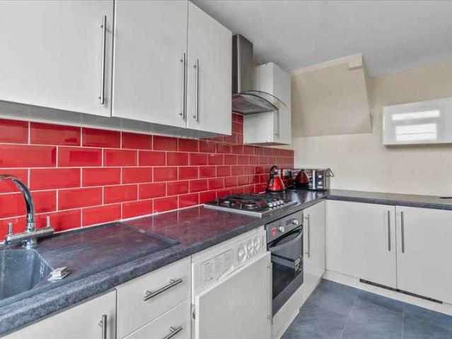 4 Bedroom End Of Terrace House