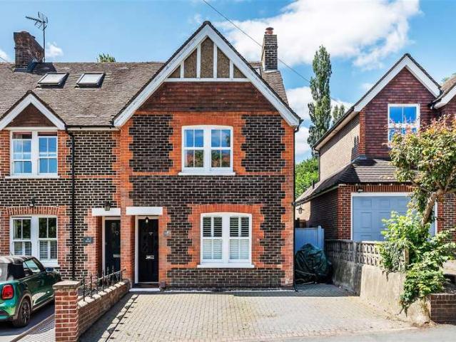 4 Bedroom End Of Terrace House