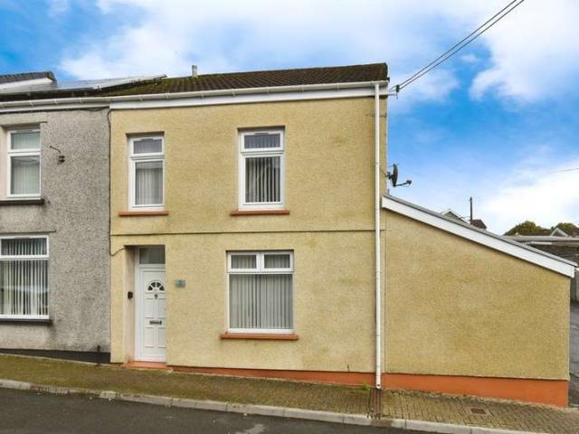 4 Bedroom End Of Terrace House