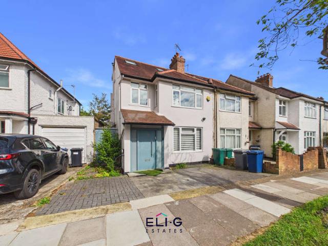 4 Bedroom End Of Terrace House