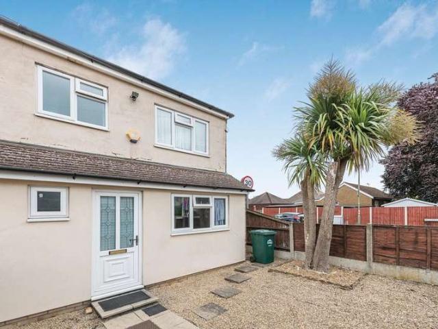4 Bedroom End Of Terrace House