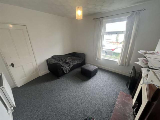 4 Bedroom End Of Terrace House