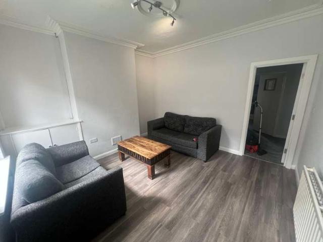 4 Bedroom End Of Terrace House