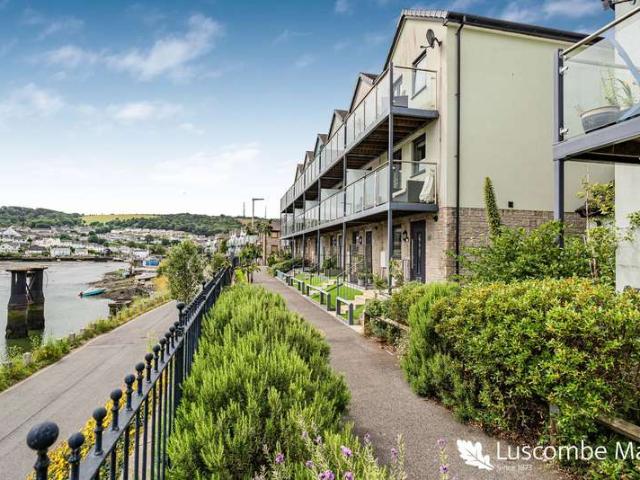 4 Bedroom End Of Terrace House