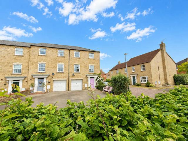 4 Bedroom End Of Terrace House