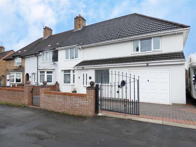 4 Bedroom End Of Terrace House