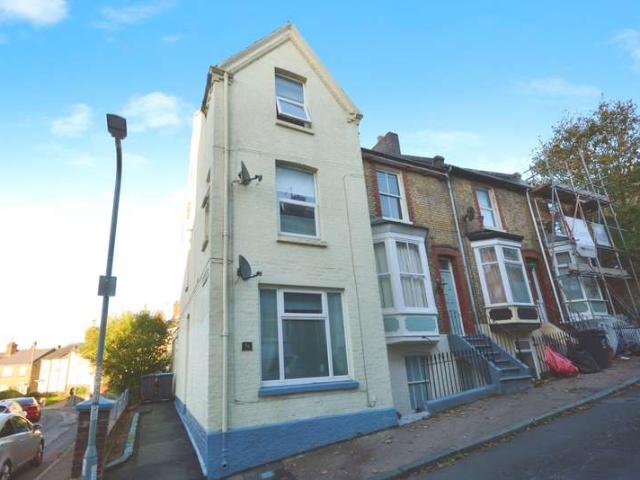4 Bedroom End Of Terrace House