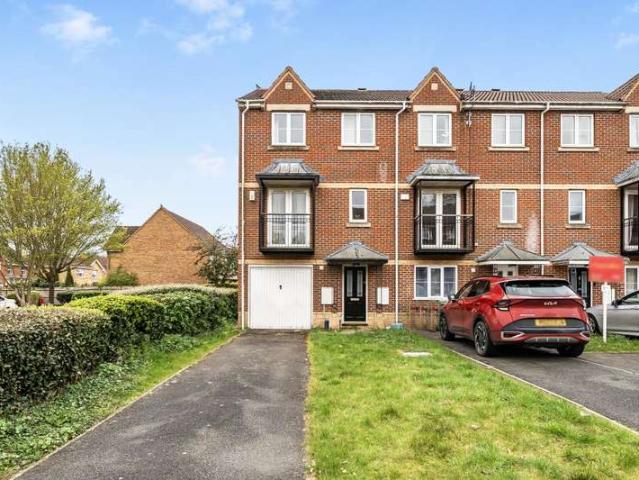 4 Bedroom End Of Terrace House