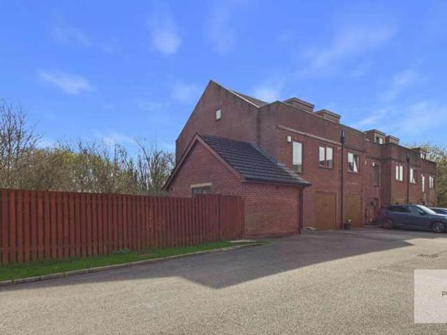 4 Bedroom End Of Terrace House