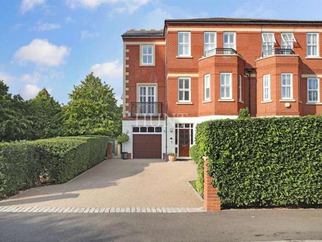 4 Bedroom End Of Terrace House