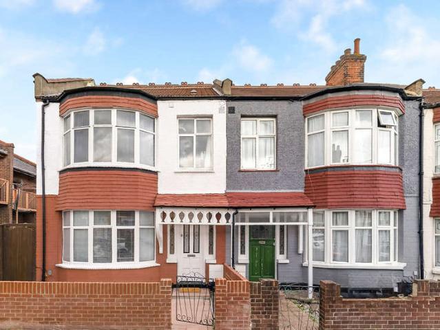 4 Bedroom End Of Terrace House