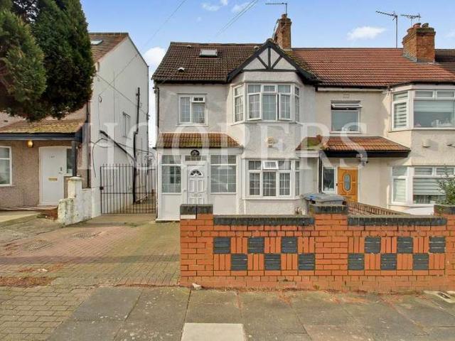 4 Bedroom End Of Terrace House