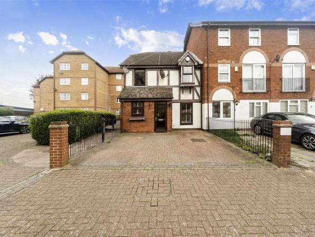 4 Bedroom End Of Terrace House