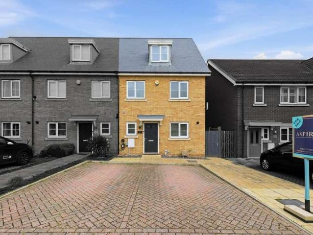 4 Bedroom End Of Terrace House