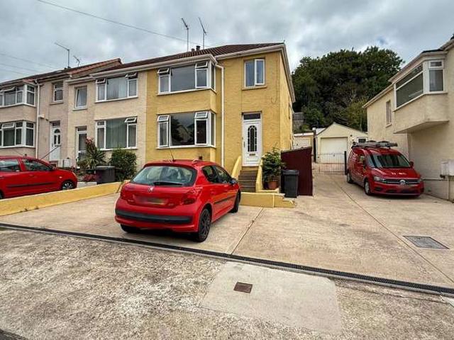 4 Bedroom End Of Terrace House