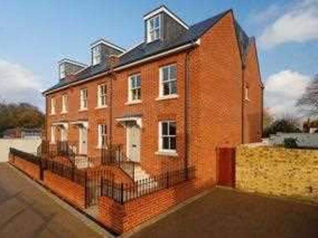 4 Bedroom End Of Terrace House