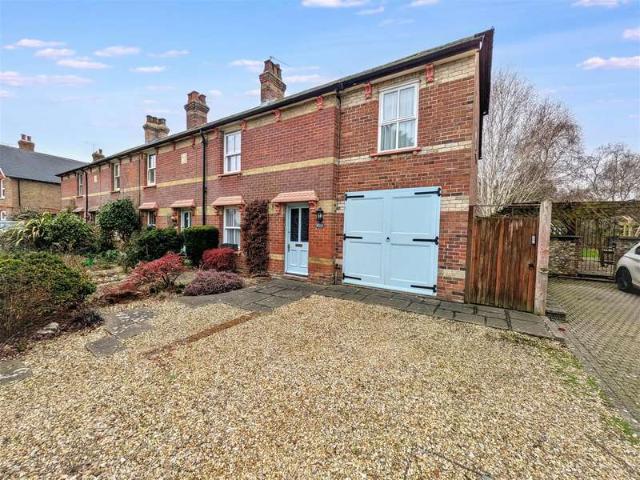 4 Bedroom End Of Terrace House