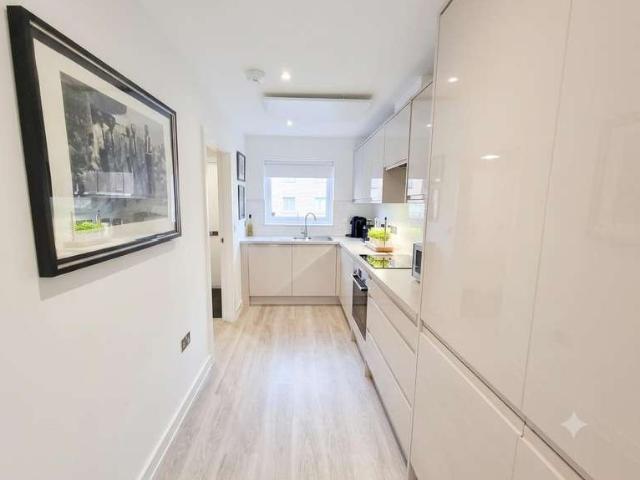 4 Bedroom End Of Terrace House
