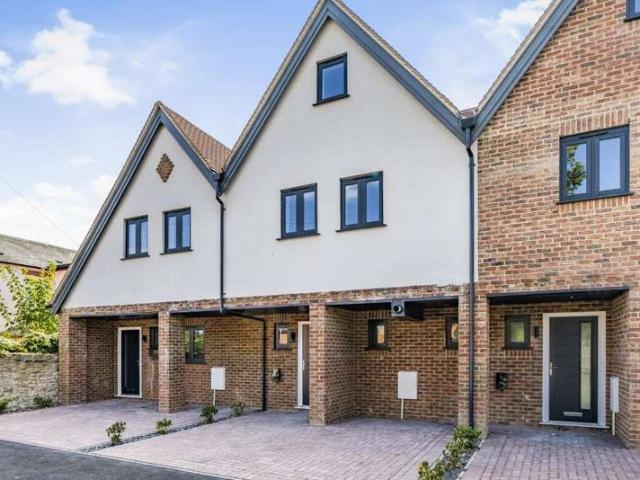 4 Bedroom Terraced House