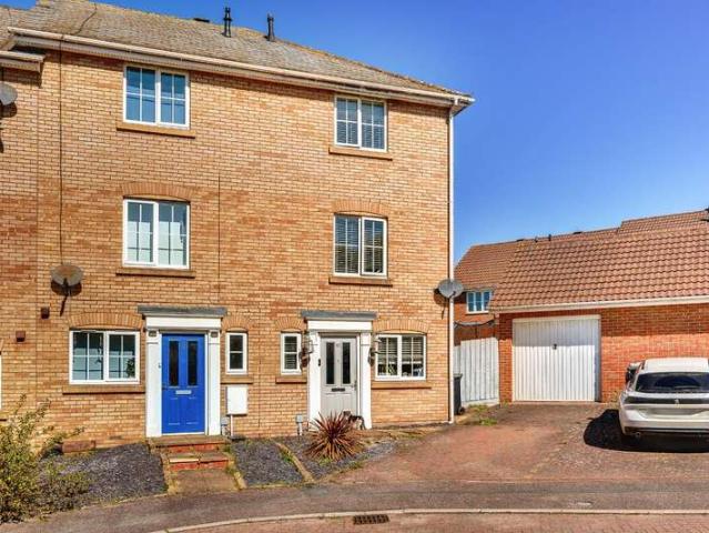4 Bedroom End Of Terrace House