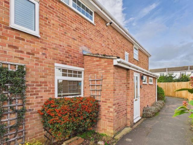 4 Bedroom End Of Terrace House