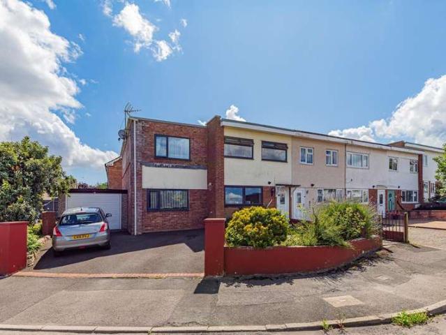 4 Bedroom End Of Terrace House
