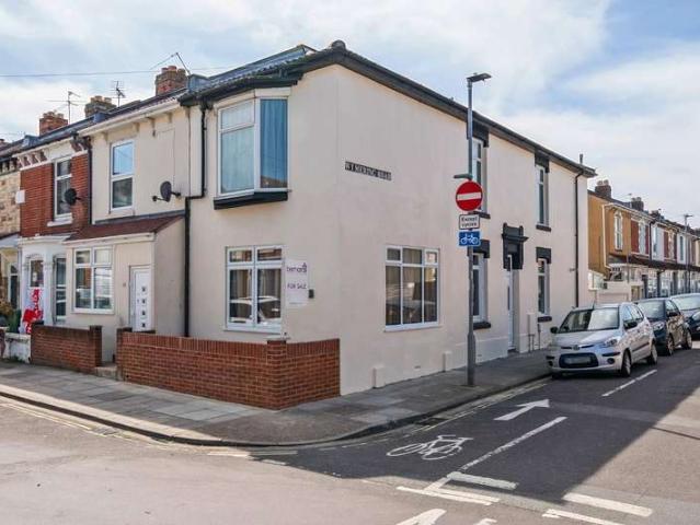4 Bedroom End Of Terrace House