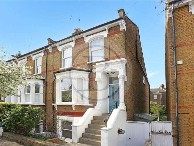 4 Bedroom End Of Terrace House