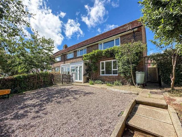 4 Bedroom End Of Terrace House