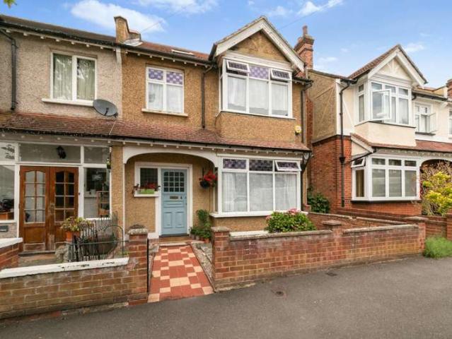 4 Bedroom End Of Terrace House