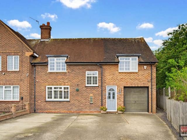 4 Bedroom End Of Terrace House