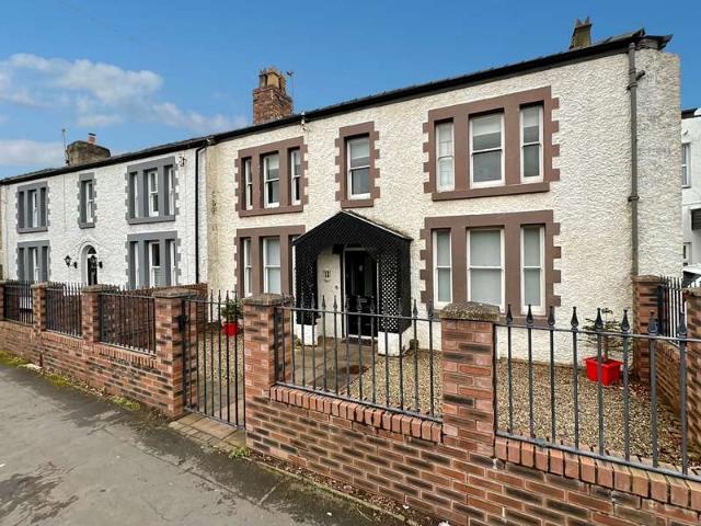 4 Bedroom End Of Terrace House