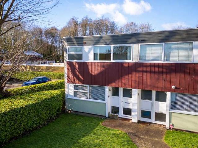 4 Bedroom End Of Terrace House
