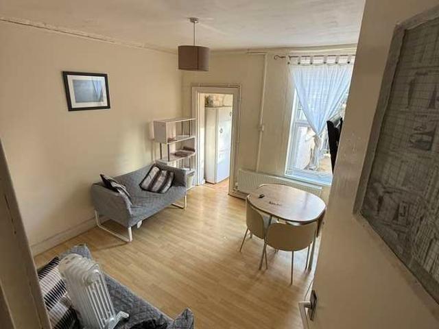 4 Bedroom End Of Terrace House