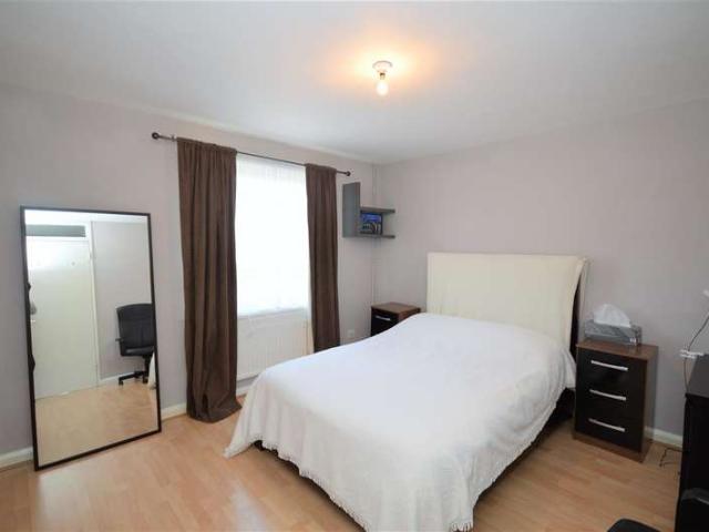 4 Bedroom End Of Terrace House