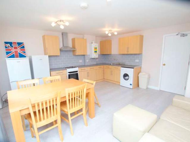 4 Bedroom End Of Terrace House