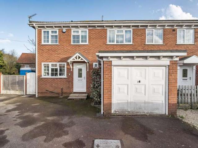 4 Bedroom End Of Terrace House