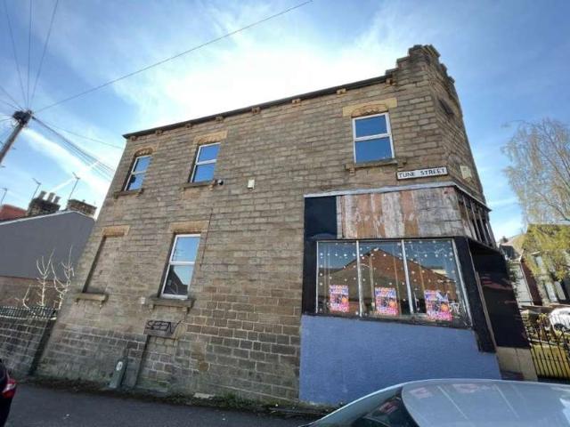 4 Bedroom End Of Terrace House