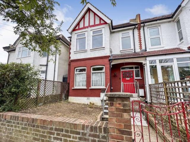 4 Bedroom End Of Terrace House