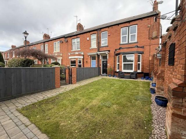 4 Bedroom End Of Terrace House