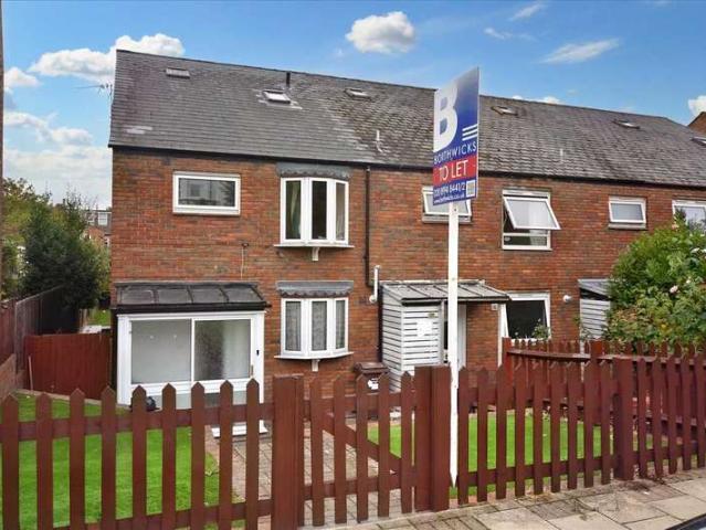 4 Bedroom End Of Terrace House