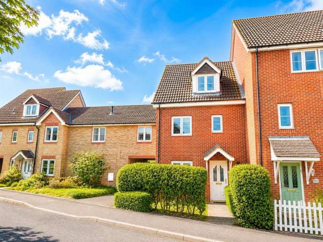 4 Bedroom End Of Terrace House