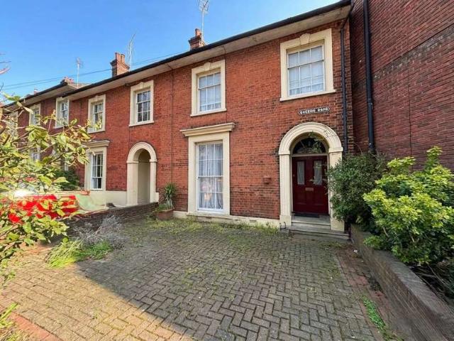 4 Bedroom End Of Terrace House