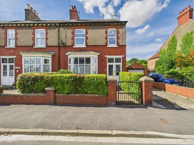 4 Bedroom End Of Terrace House
