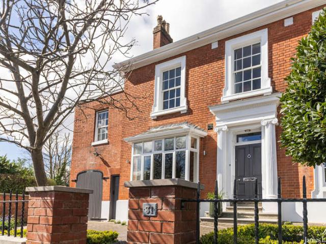 4 Bedroom End Of Terrace House