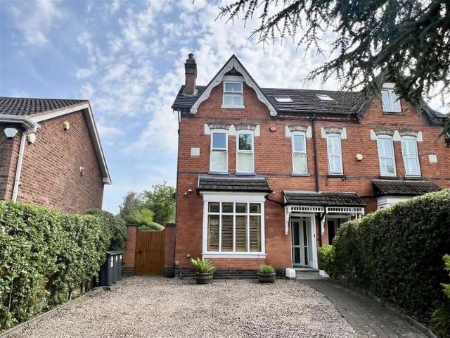 4 Bedroom Semi Detached House