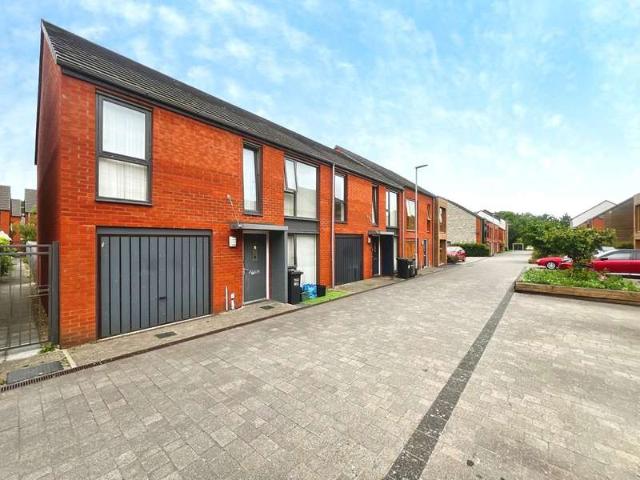 4 Bedroom End Of Terrace House